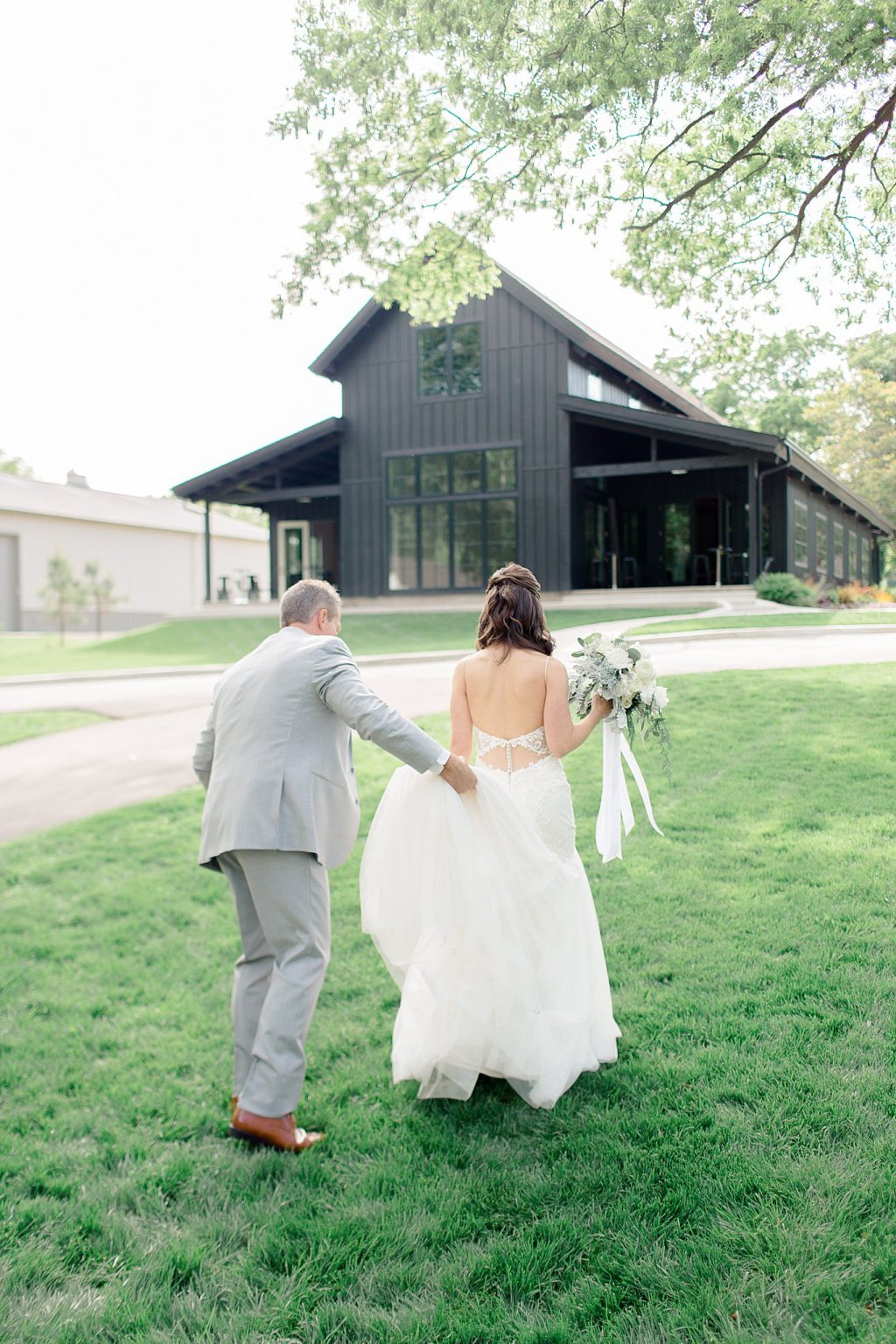 Spain Ranch Wedding in Tulsa Oklahoma | Josiah & Gabrielle - hollyfelts.com