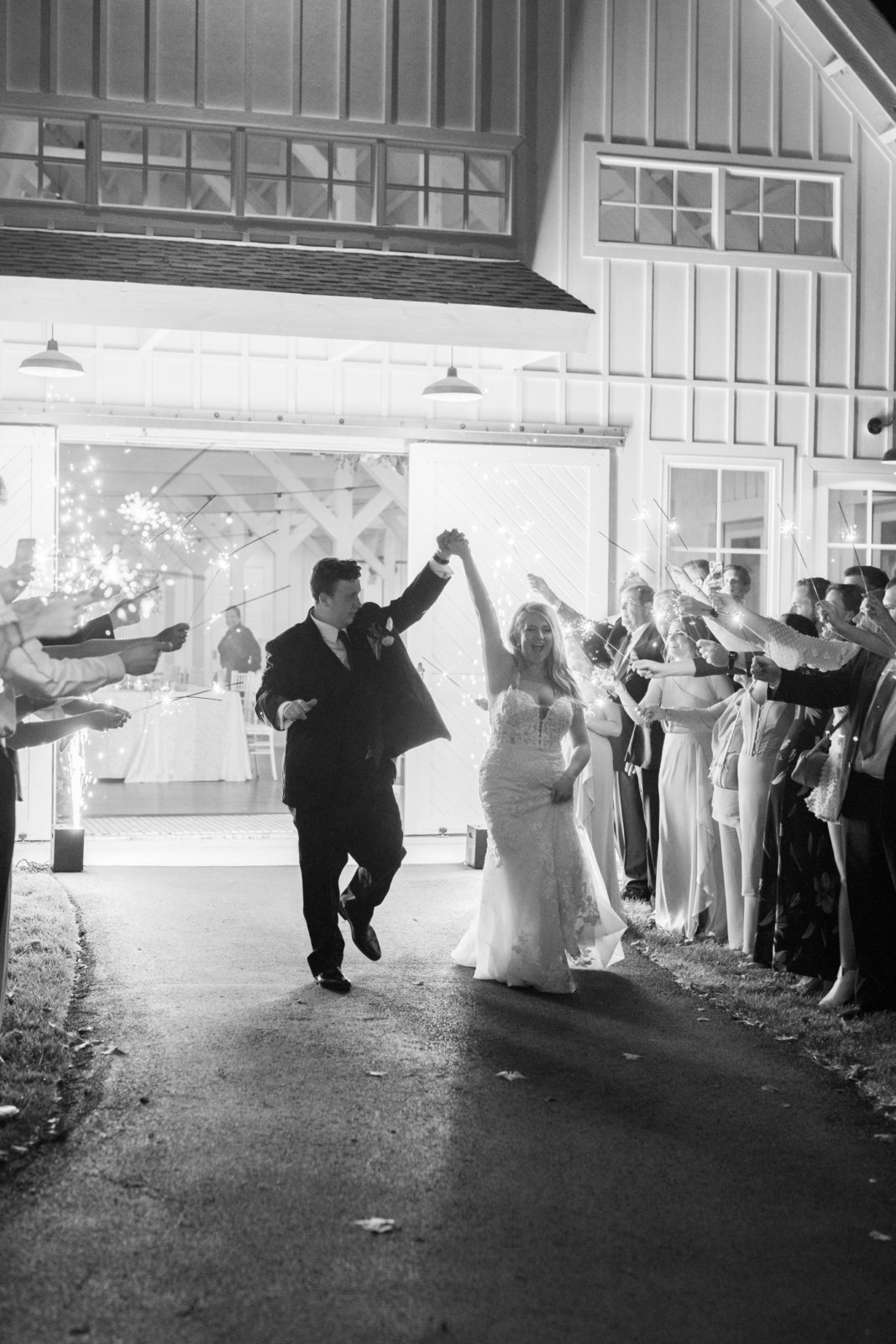 Timeless Spring Wedding at Spain Ranch - hollyfelts.com