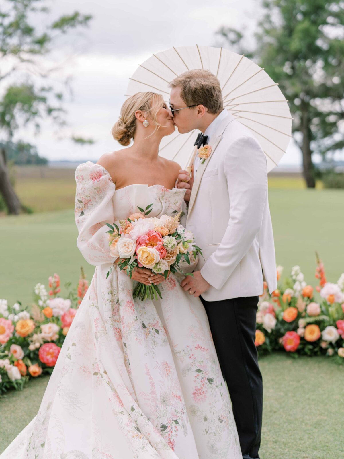 Colorful, Floral-Filled Summer Wedding at Colleton River Club ...