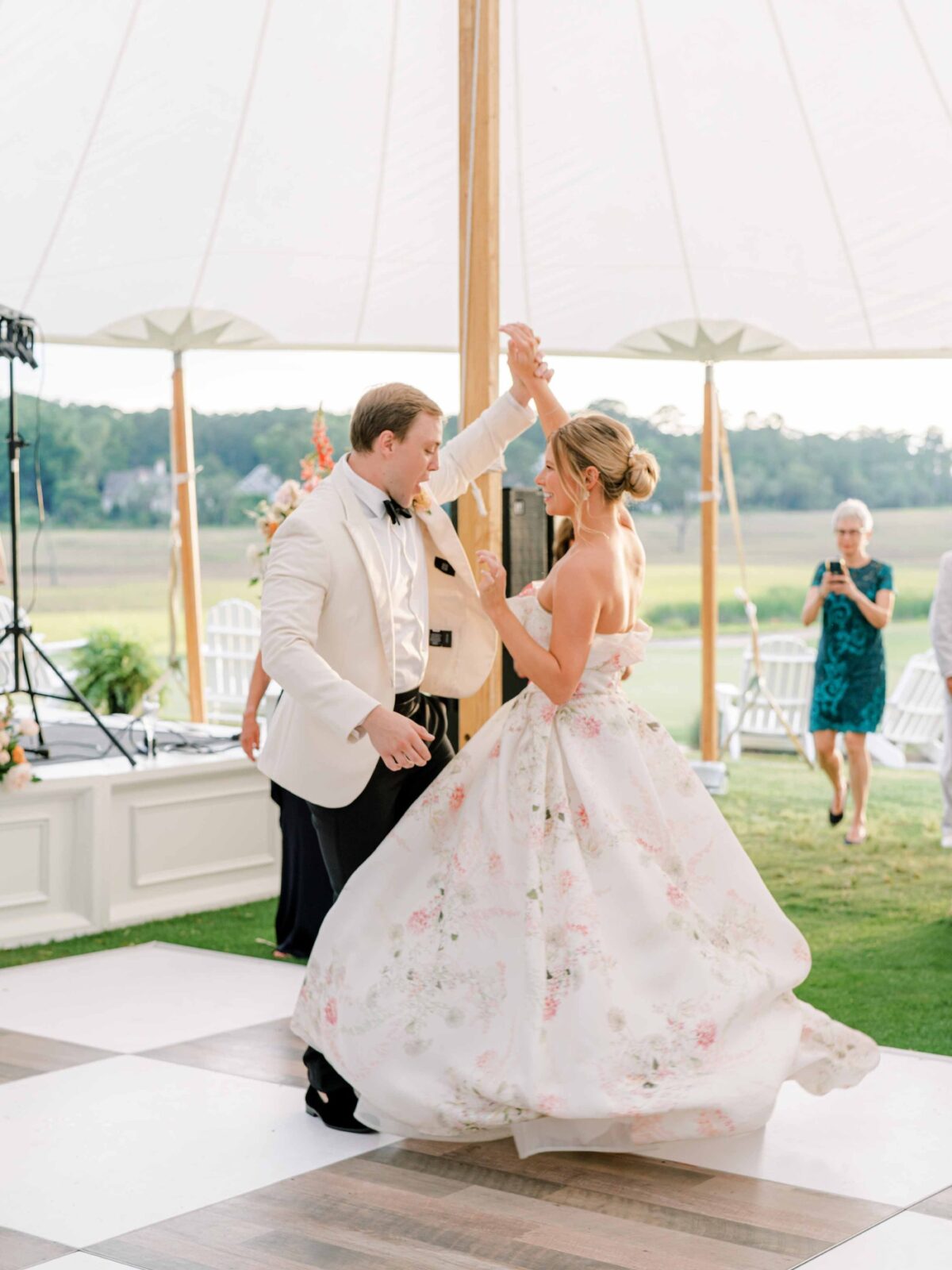 Colorful, Floral-Filled Summer Wedding at Colleton River Club ...