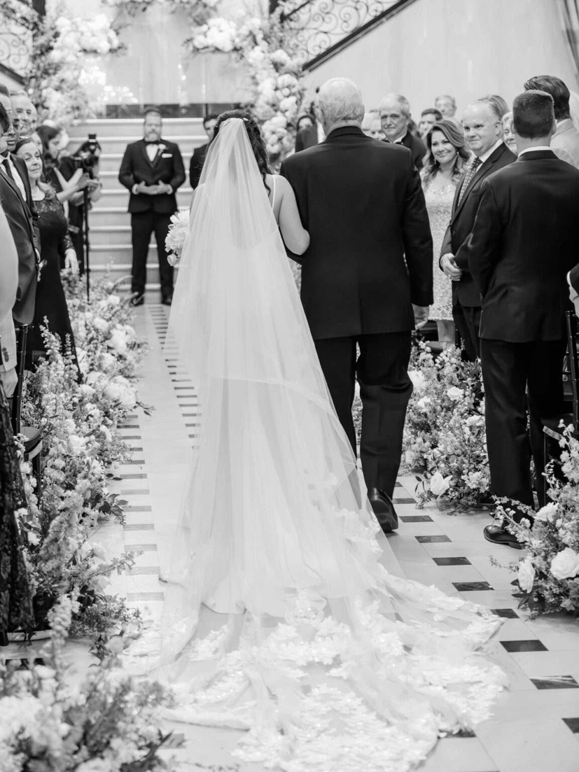 Floral-Forward Modern Wedding at The Mayo Hotel - hollyfelts.com