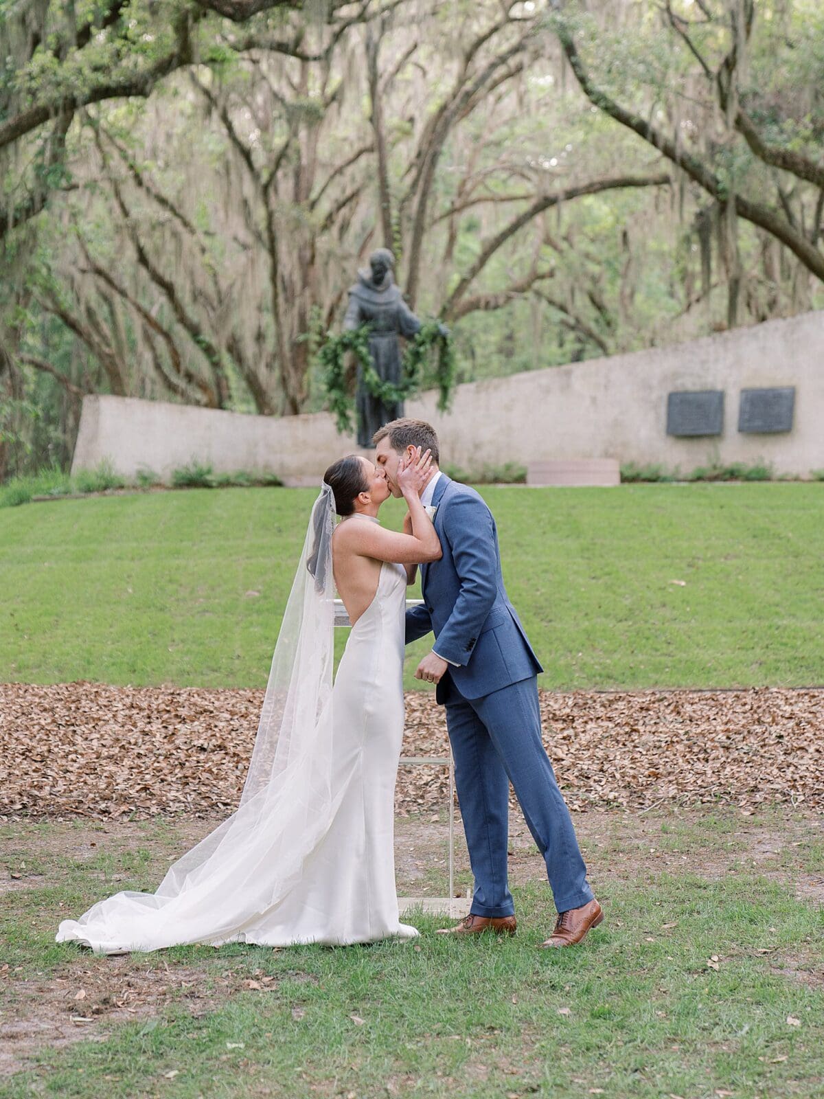 Spring Island Wedding with Coastal Charm - hollyfelts.com